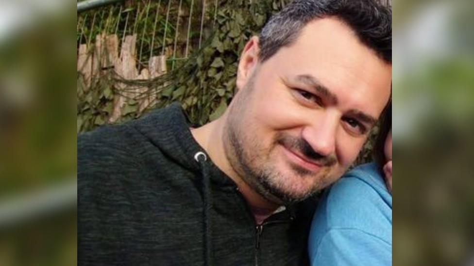 Michael James M3 crash death: Tributes to 'amazing dad' - BBC News