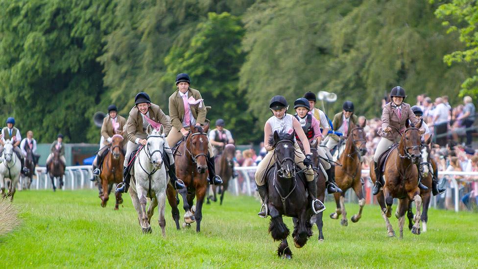 In pictures: Langholm Common Riding - BBC News