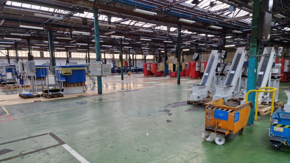 Luton SKF factory closes after more than 100 years - BBC News