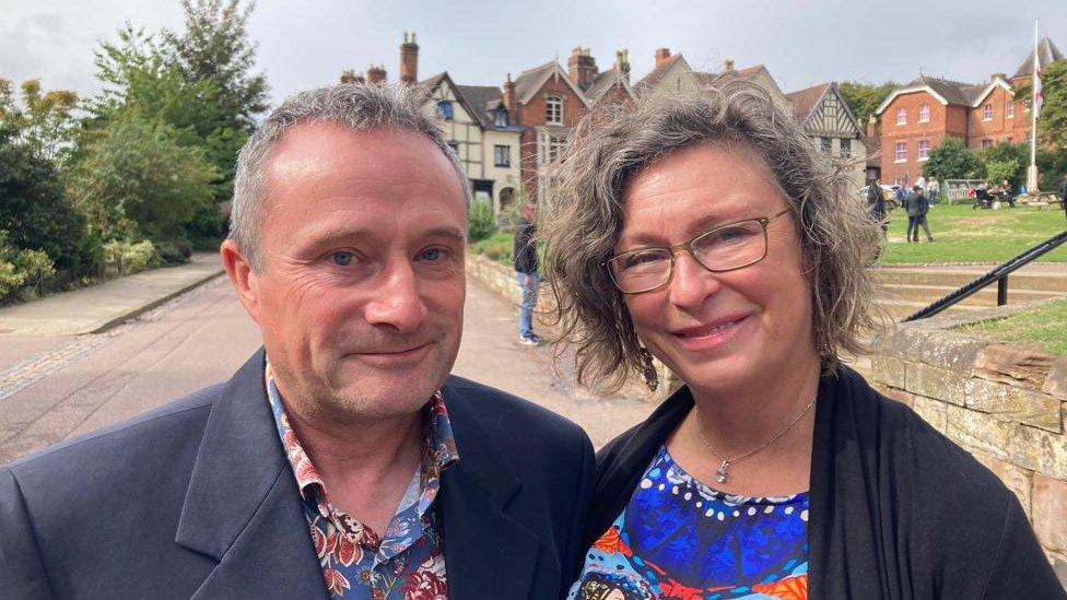 Queen's funeral: Gatherings held across Staffordshire - BBC News