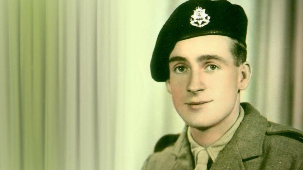 WWII veteran Robert Neale funeral held in Alford - BBC News
