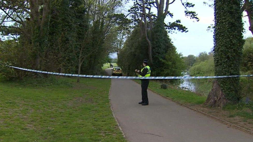 Man's body discovered in Cardiff River Taff - BBC News
