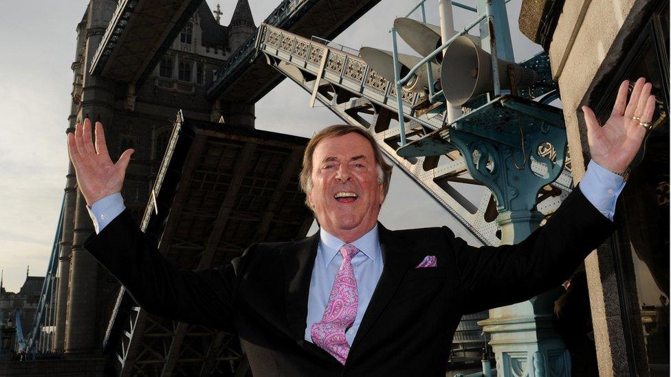 Sir Terry Wogan: Condolence books open for broadcaster - BBC News