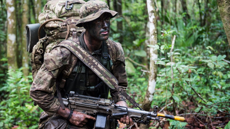 Army sorry for 'racist' tweet - BBC News