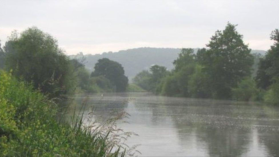 Flood warning in place for River Wye in Hereford - BBC News