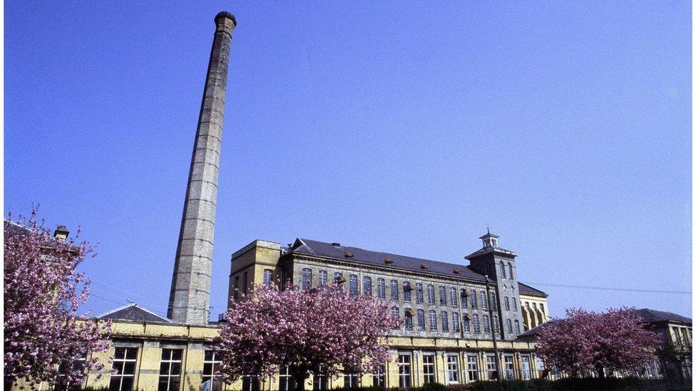 Ambrose Ricardo: Blue plaque for Sion Mills war hero - BBC News