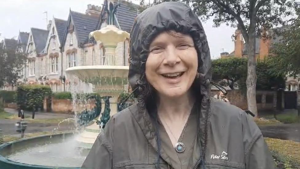 Ceremony held for Hull fountain's official switch on - BBC News