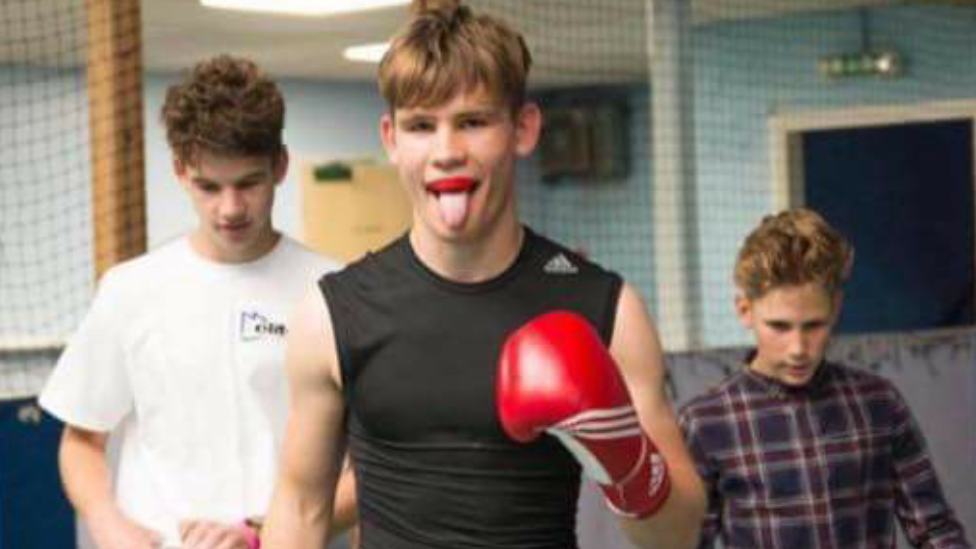 Eddie Bilbey: Death of young boxer prompts fundraiser - BBC News