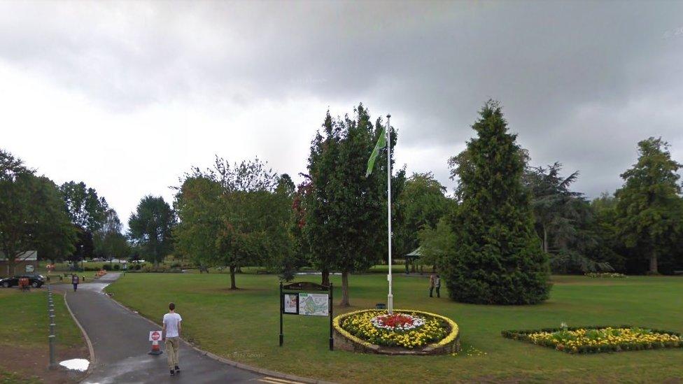 Ceremony to remember Bromsgrove's Covid victims - BBC News