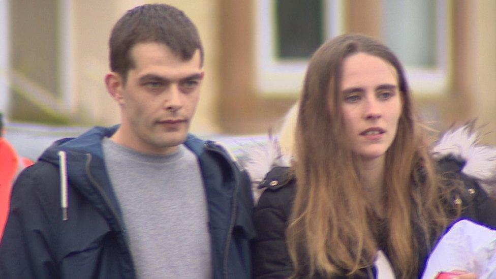 Alesha MacPhail's father unveils tribute on Isle of Bute - BBC News