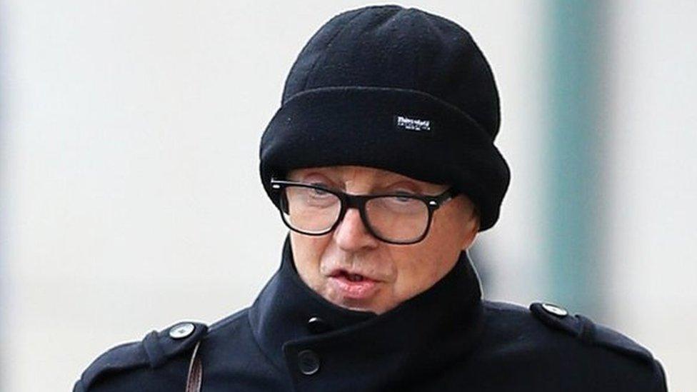 Ray Teret: Former DJ jailed for raping girls dies in prison - BBC News