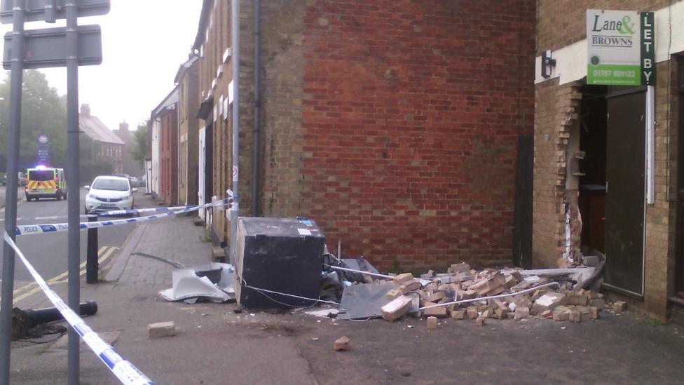 Girton and Fordham Co-op break-ins linked by police - BBC News