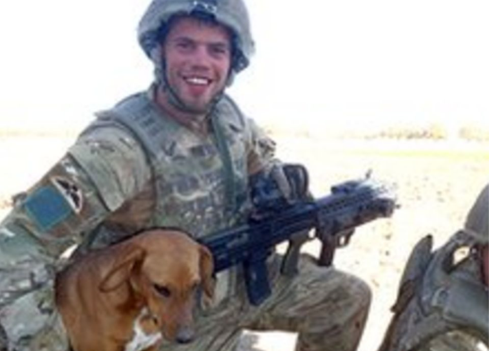 Conrad Lewis: Soldier's dog wins inspirational pet award - BBC News