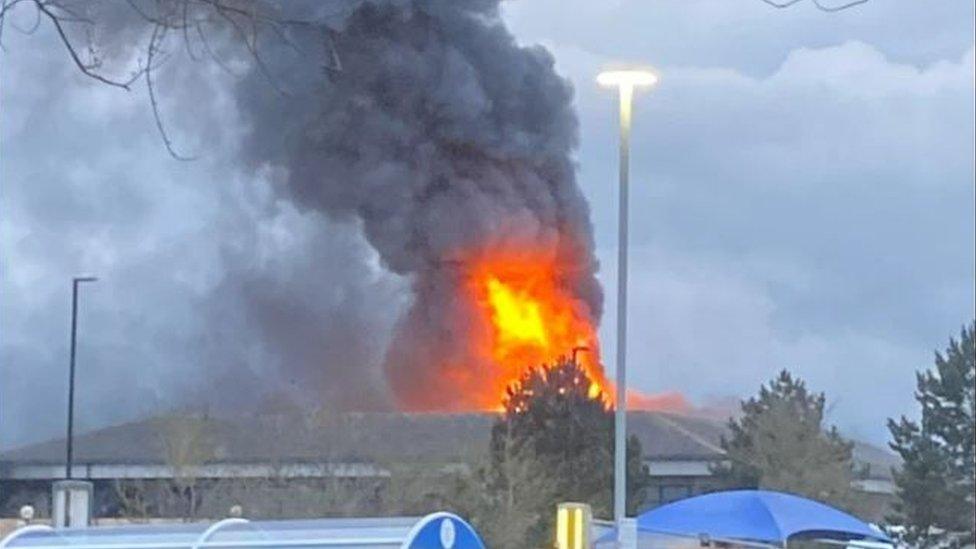 Huge fire at Coventry office and warehouse building - BBC News