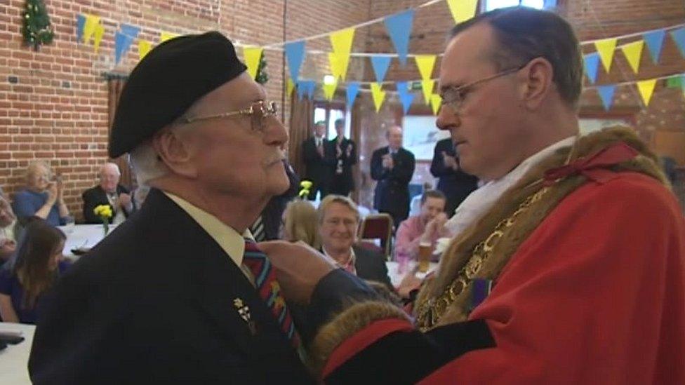 WW2 veteran from Lowestoft given France's top honour - BBC News