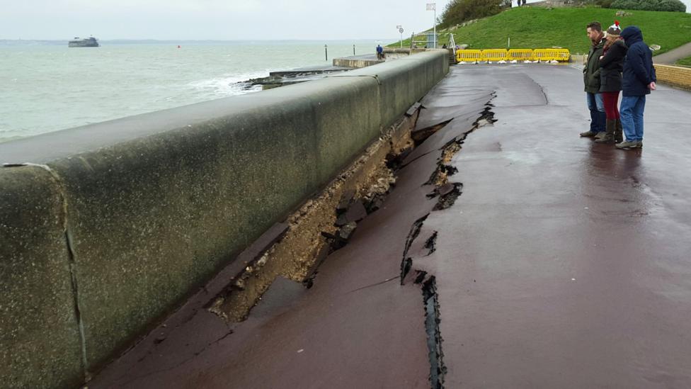 Southsea promenade flood defence wall crack 'bigger' - BBC News