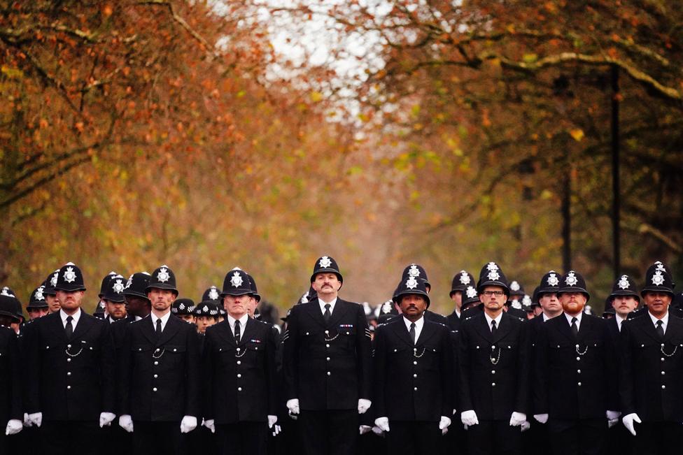 Week in pictures: 27 November - 3 December 2021 - BBC News