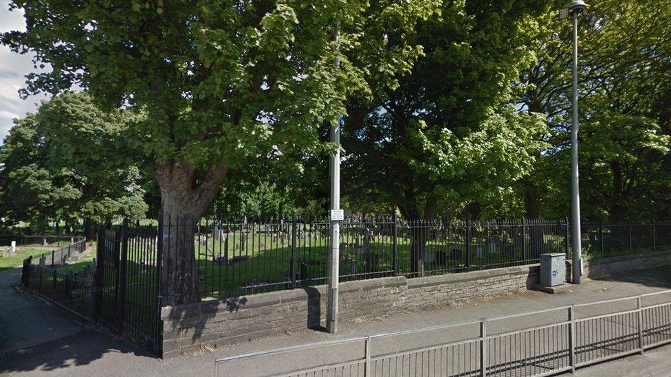 Police warning after attempted rape in Hull cemetery - BBC News