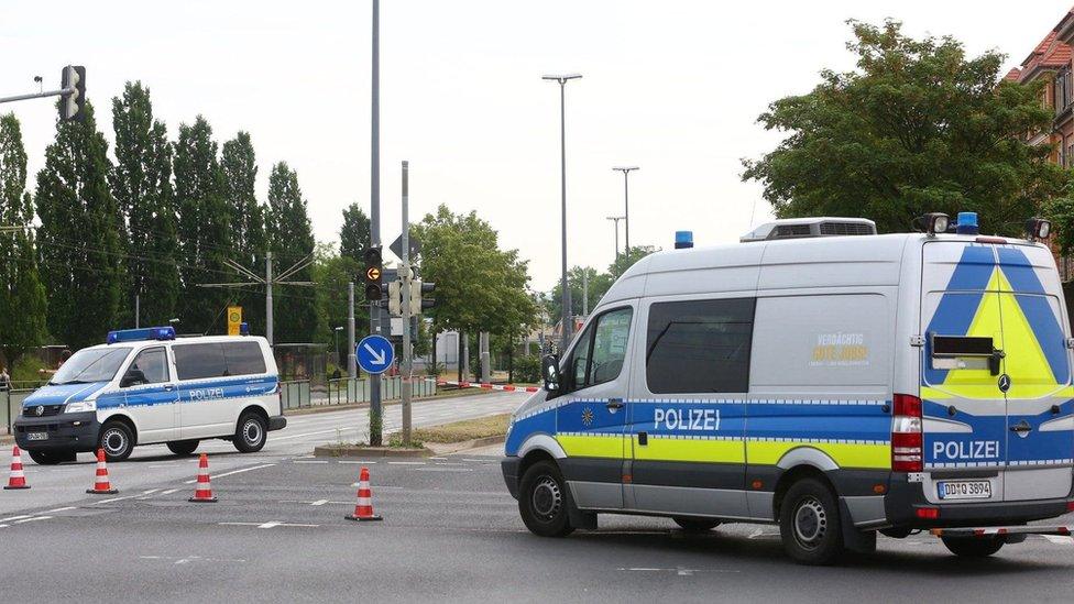 Dresden WW2 bomb defused after tense days - BBC News