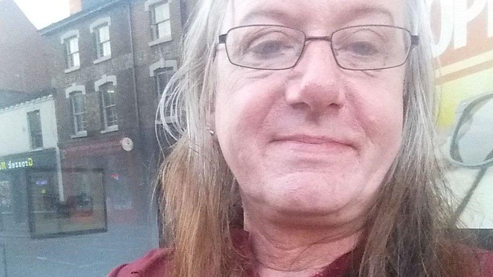 Amy Griffiths hit with bat in murder by convicted robber - BBC News