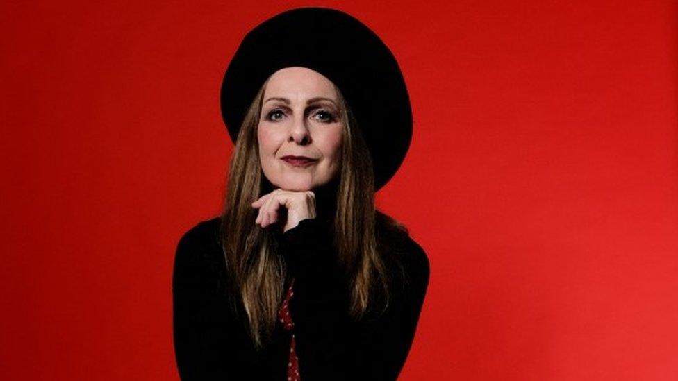 Dorset: Stop! singer Sam Brown turns to teaching ukulele - BBC News