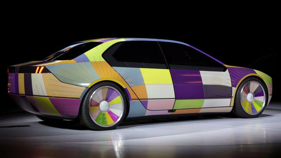 CES 2023: BMW reveals world's first colour-changing car - BBC Newsround
