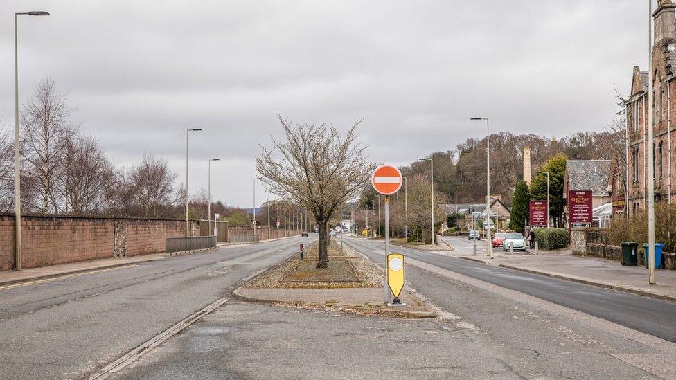In pictures: The 'ghost-like' streets of Inverness - BBC News