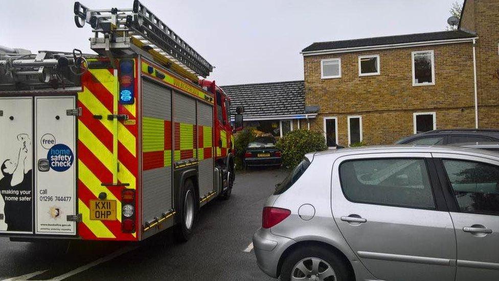 Car crashes into doctor's waiting room in Marlow - BBC News