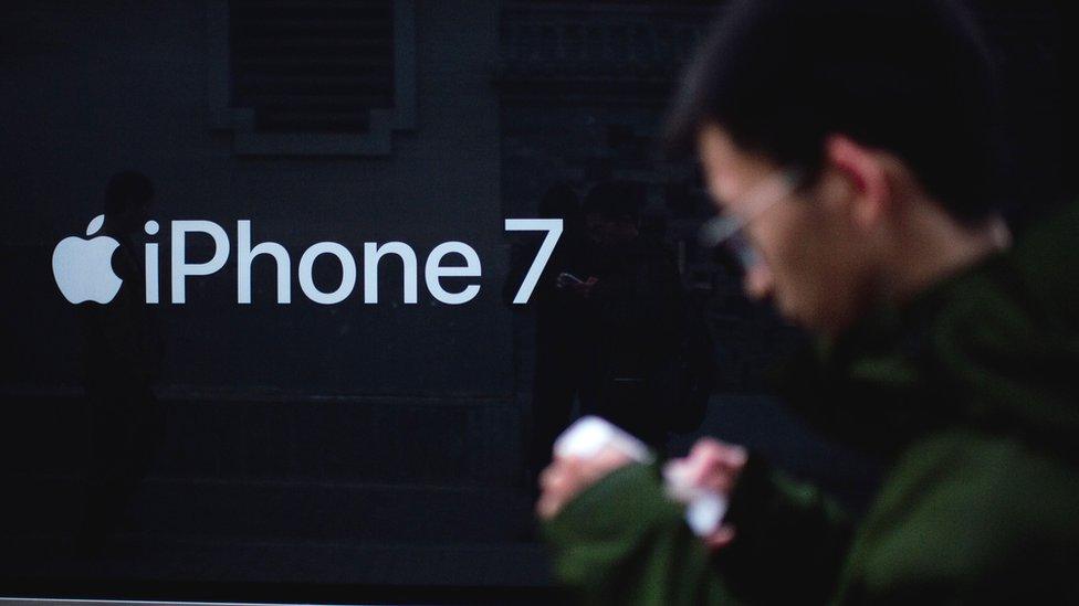 'Sweating bullets' - The inside story of the first iPhone - BBC News