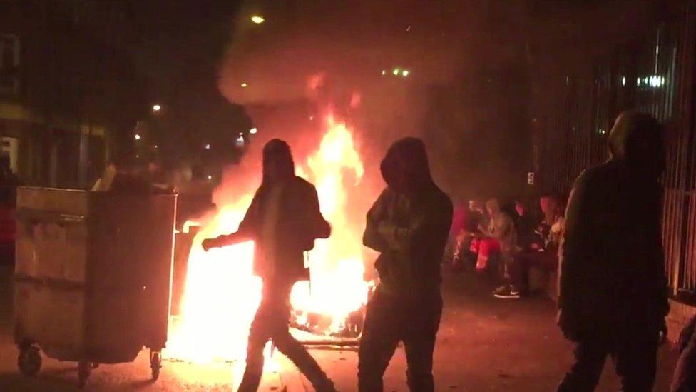 Rave crowd clashes with riot police in Lambeth - BBC News