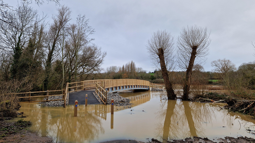 Your photos: Snow and floods across West Midlands - BBC News