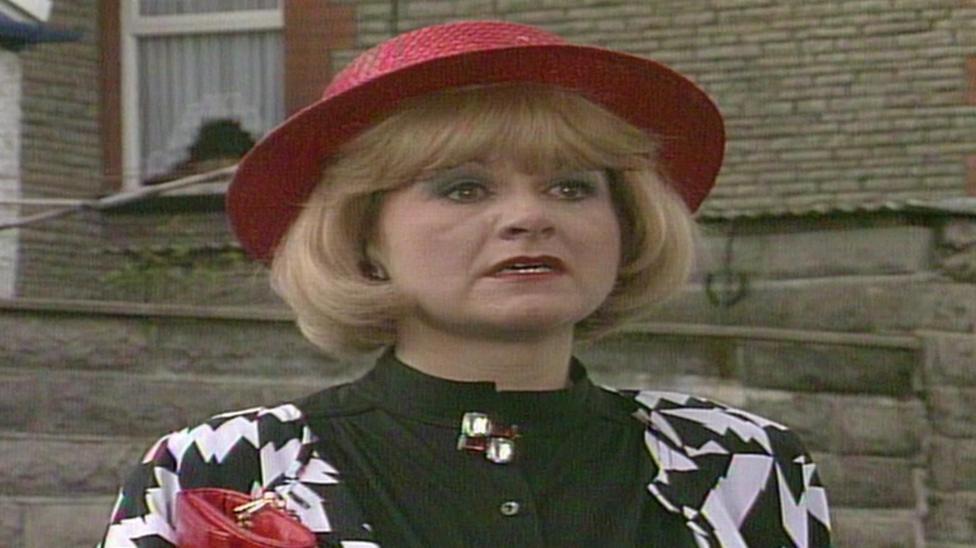 Yr actores Marged Esli wedi marw yn 75 oed - BBC Cymru Fyw