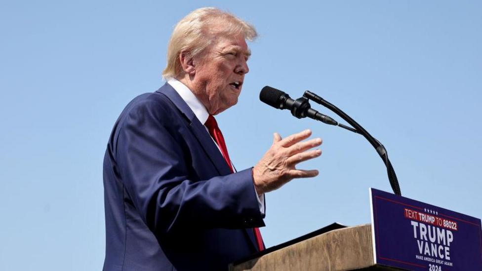 What we know about the apparent Trump assassination attempt - BBC News