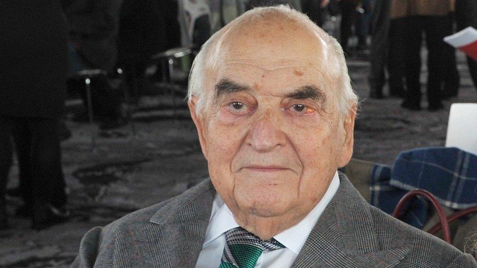 Publisher Lord Weidenfeld dies in London at the age of 96 - BBC News