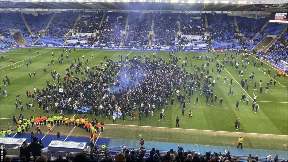 Pitch Invasion - how many!? - Page 6 - Sheffield Wednesday Matchday ...