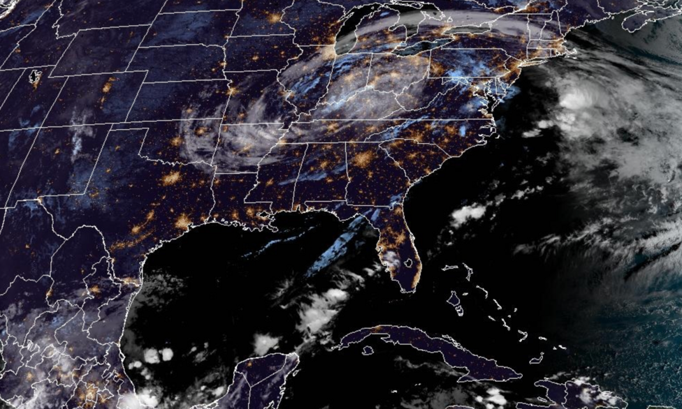 'Record breaking' flooding as Hurricane Helene hits south-east US - BBC ...