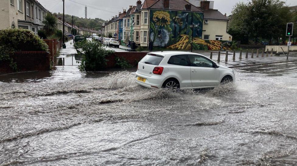 M5 Motorway lanes closed due to flooding after heavy rain - BBC News