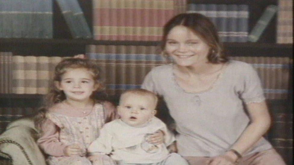 Bid to find Caversham arsonist 20 years after girl died - BBC News
