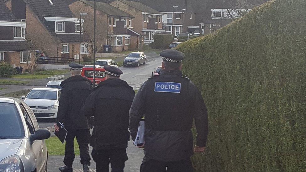 Crawley Down: Tributes paid to double murder victims - BBC News