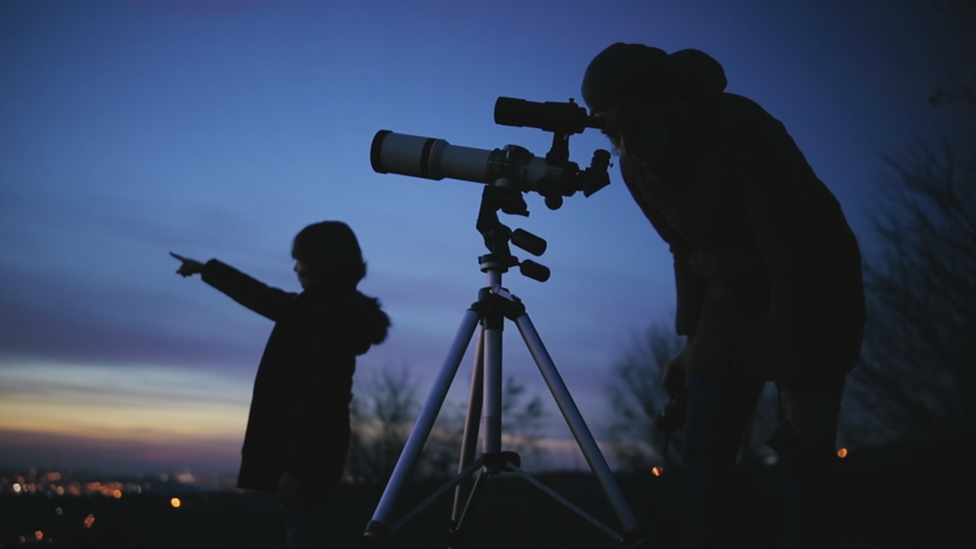 Earth Hour 2024: What is it and how can you take part? - BBC Newsround