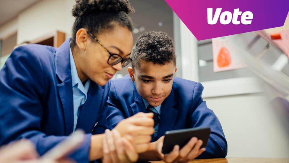 Mobile phones should be banned in schools, UN report says - BBC Newsround