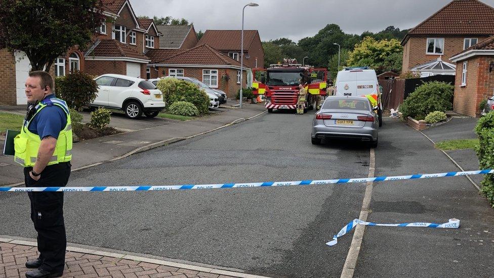 Pontypool explosion: Man is killed in garage blast - BBC News