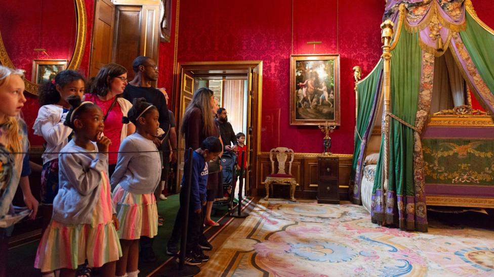 Windsor Castle launches £1 entry for people on benefits - BBC News