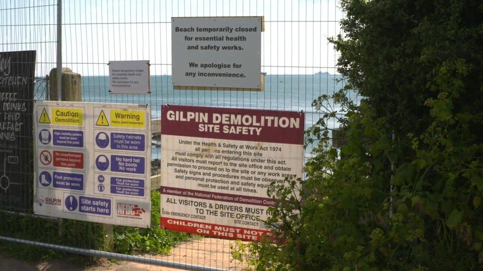 Mount Batten beach closed after asbestos discovered - BBC News