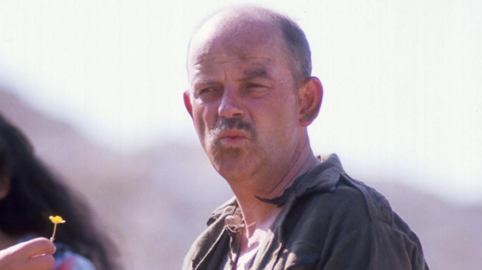 Carry On film star Julian Holloway dies, aged 80 - BBC News