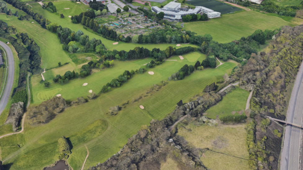 Enderby: Petitions to save golf course debated by council - BBC News