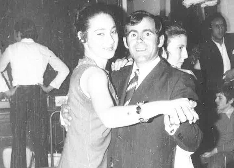 The refugee who fled civil war and became a multi-millionaire - BBC News