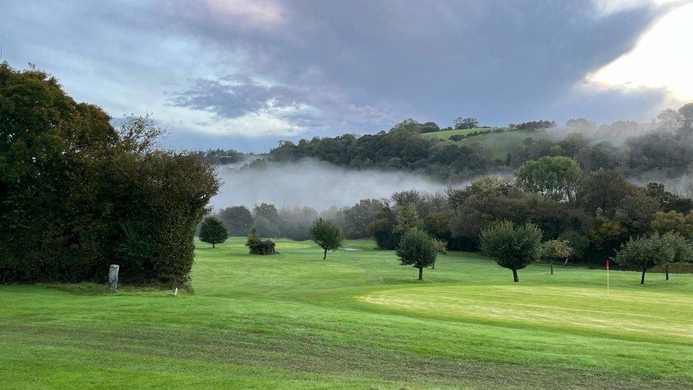 Golfers digest plan to partially rewild Devon course - BBC News