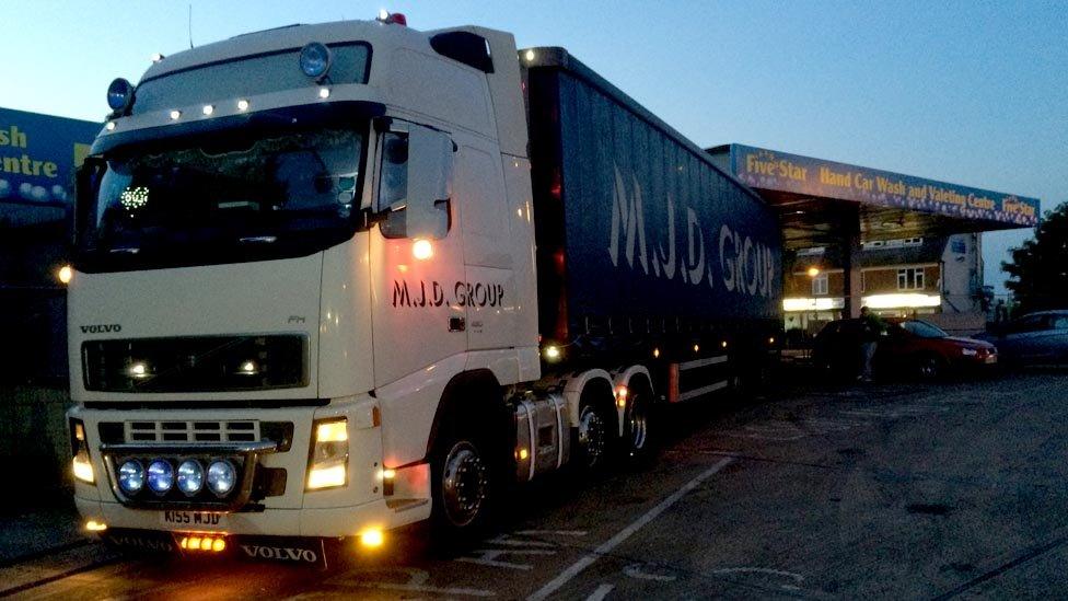 'Calais migrants batter my lorry to get in' - BBC News