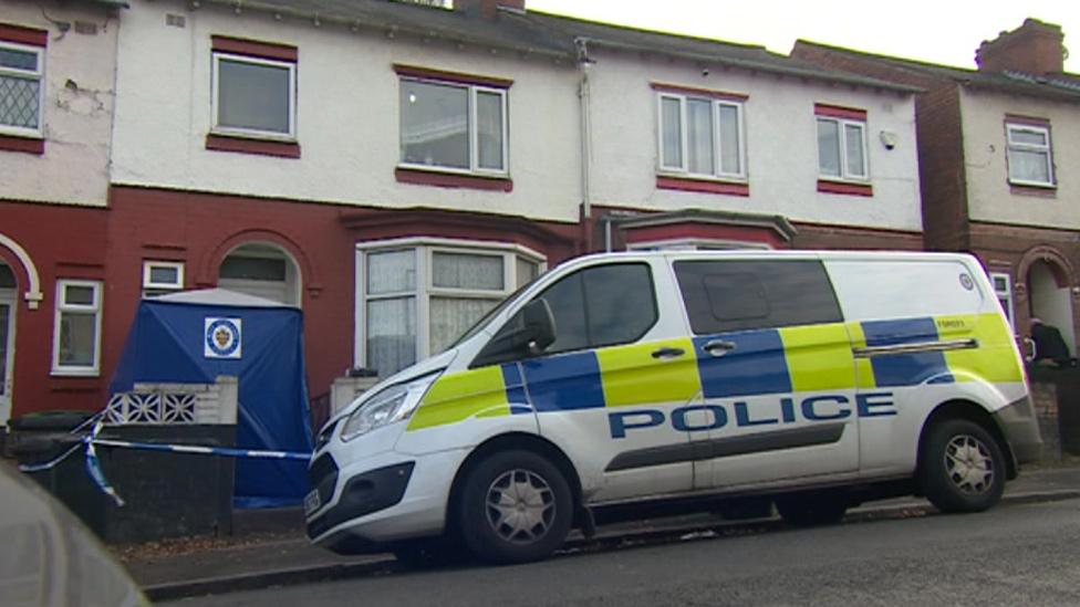 Smethwick death prompts murder probe - BBC News